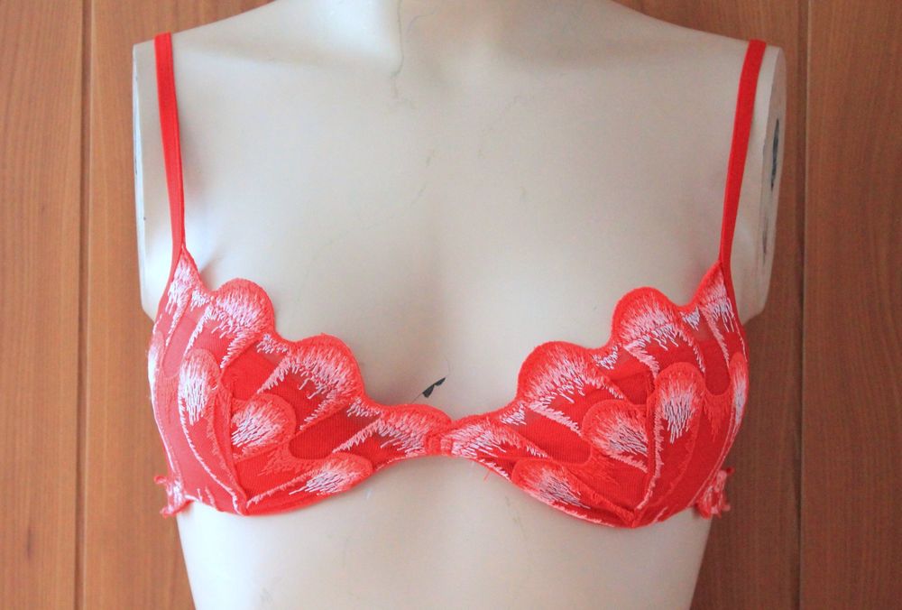 roter BH / Bügel-BH mit Spitze 75A 32/34 XXS/XS (Gebraucht) in Rebstein für CHF 4.5 – mit ...