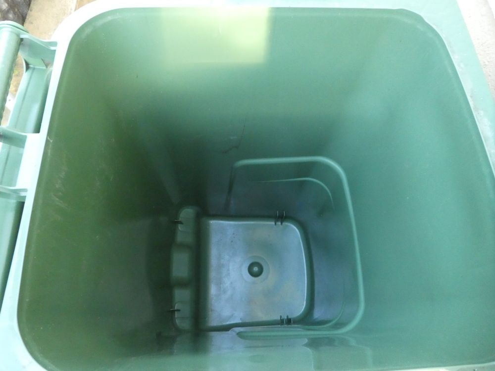 Neue Abfallbehälter/ Grüngutcontainer SULO 240l mit Räder (Neu (gemäss ...