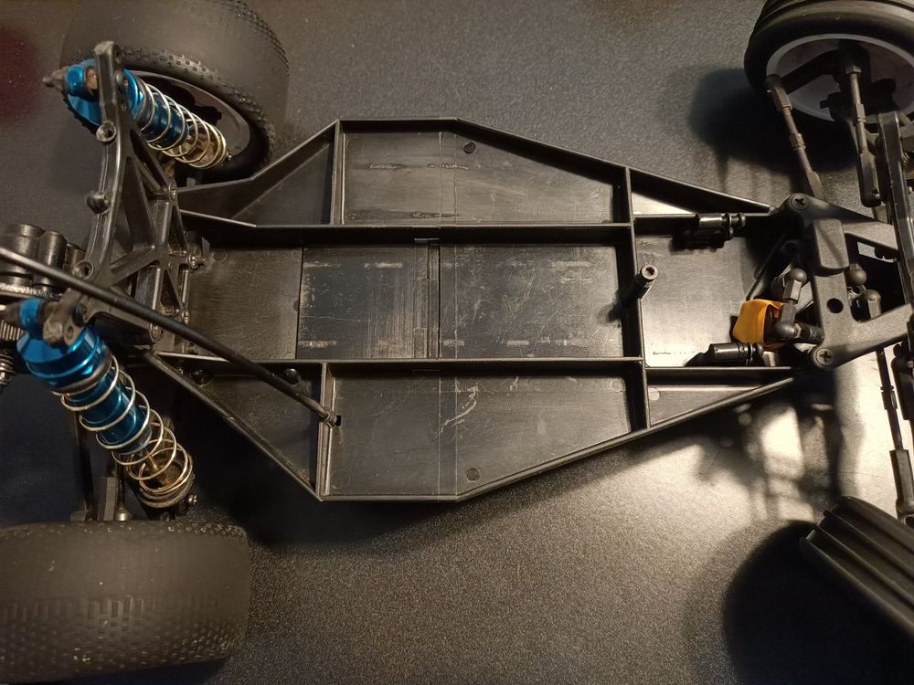 Thunder Tiger Phoenix XB als Roller, 1/10 2WD Racing Buggy (Gebraucht ...