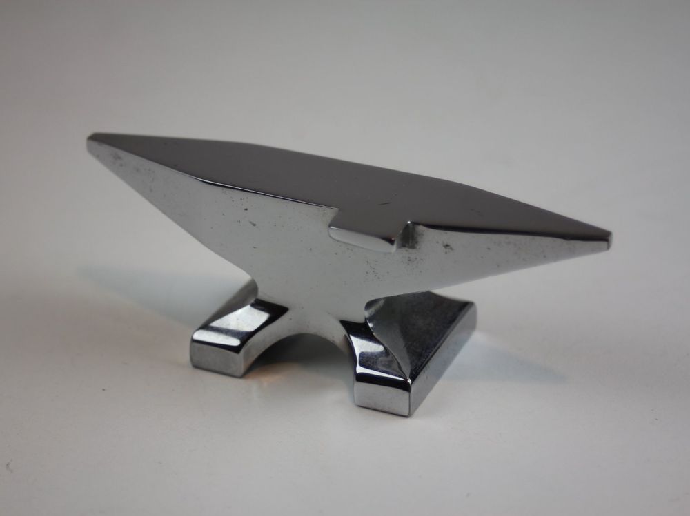 Mini Amboss aus verchromtem Metall (Gebraucht) in Basel für CHF 8 – mit ...