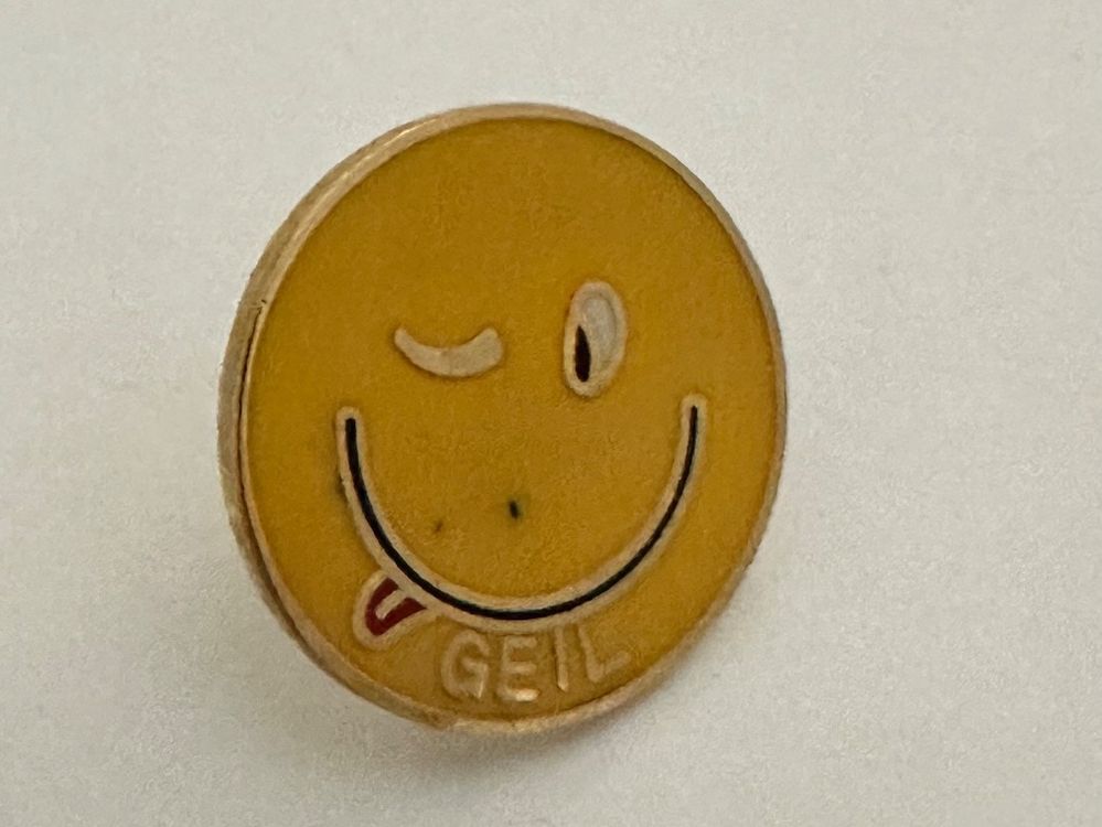 Smiley Pin + (Gebraucht) in Gutenswil für CHF 4 – mit Lieferung auf ...