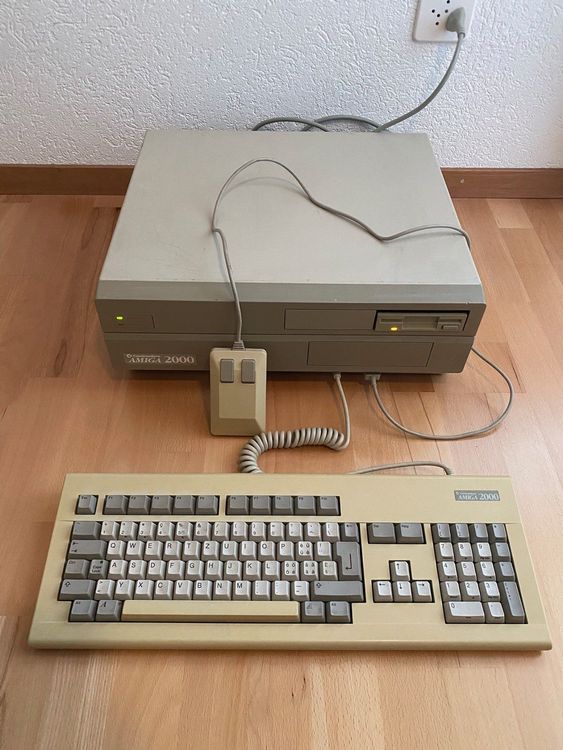 Amiga 2000 Rev. 6 mit Tastatur und Maus (Defekt) in Gontenschwil für ...