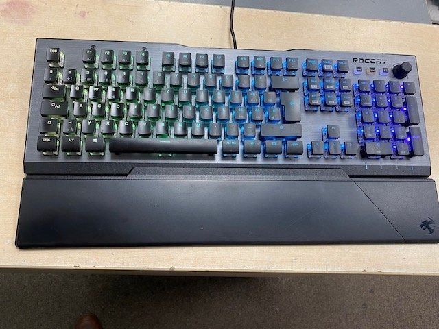 Roccat Vulcan 120 Aimo Tastatur (Gebraucht) in Kehrsatz für CHF 80 – mit Lieferung auf Ricardo ...