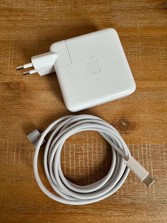 Apple MagSafe 67 Watt Macbook Pro Adapter (Model A2518) (Gebraucht) in ...