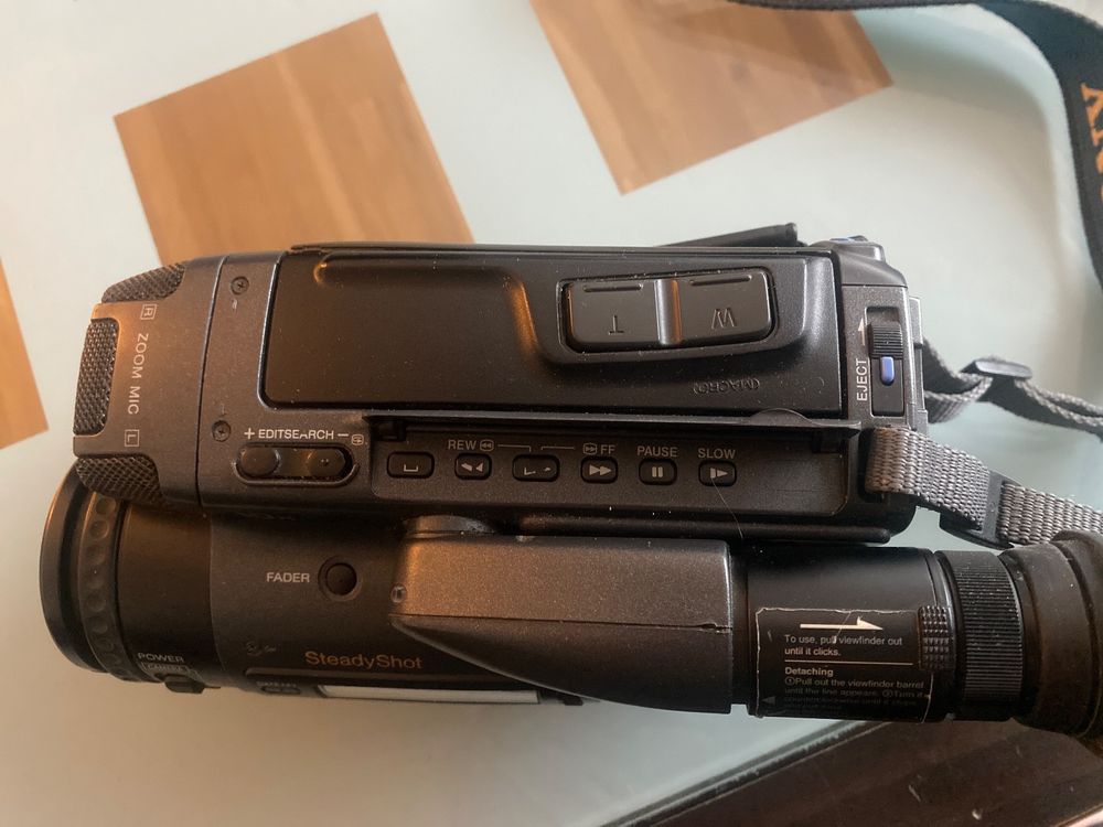 Sony Video Camera Recorder Hi8 CCD-TR2000E | Kaufen auf Ricardo