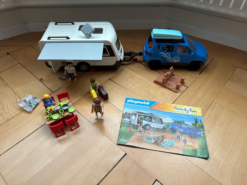Playmobil Family Fun Wohnwagen mit Auto (71423) (Gebraucht) in St ...