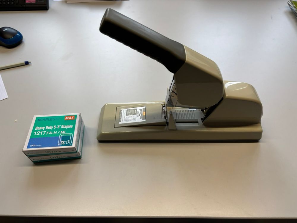 Heftgerät MAX Flatclinch HD-12F Tacker, gut erhalten (Gebraucht) in Berg am Irchel für CHF 10 ...