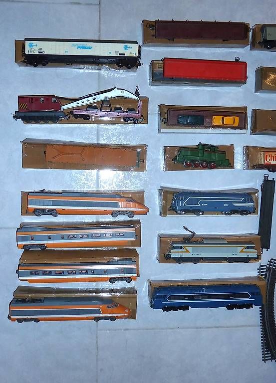 Lot trains miniatures HO locomotives wagons rails accessoire (D ...