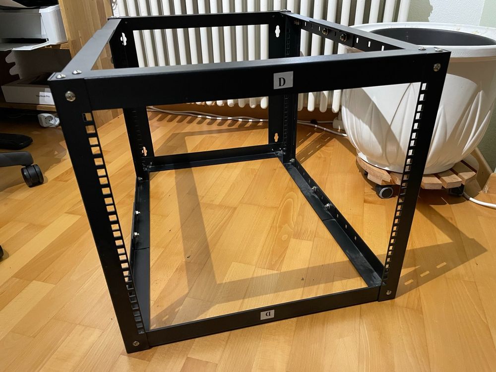 9U Server Rack (Gebraucht) in Männedorf für CHF 50 – nur Abholung auf ...