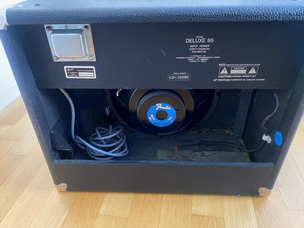 Fender Deluxe 85 Gitarrenverstärker –Transistor – voll funk (Gebraucht ...