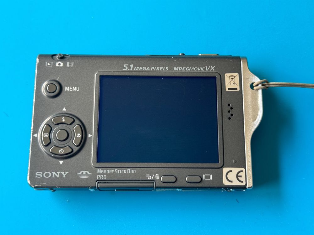 Sony Cybershot T7 - 5.1MP CCD - Ultraschlank inkl. Ladegerät (Gebraucht ...