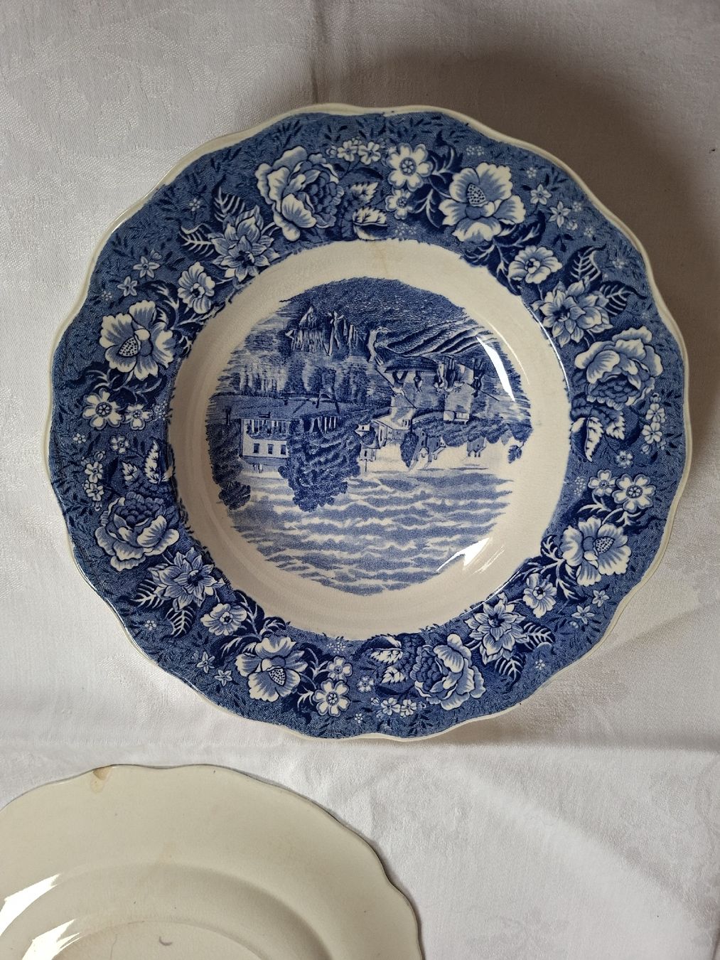 Thames River Scenes Teller, Palissy Pottery England lädiert (Defekt) in ...