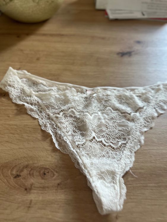 String Victoria Secret weiss mit Spitze Gr. M | Kaufen auf Ricardo