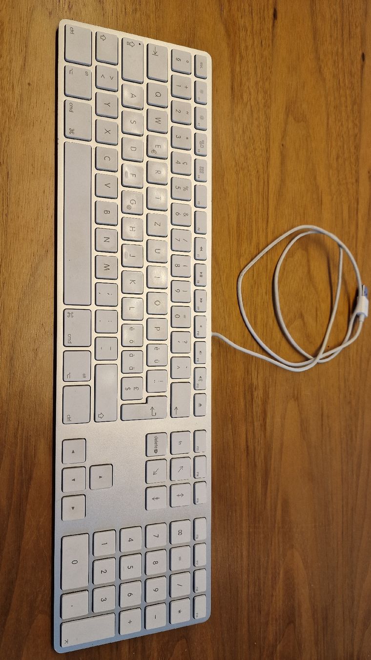 Apple Magic Keyboard mit Ziffernbl.-Guter Zustand, mit Kabel (Gebraucht ...