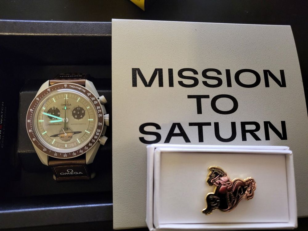 OMEGA X SWATCH Mission To Saturn Bioceramic Moonswatch Pin's (Neu und ...
