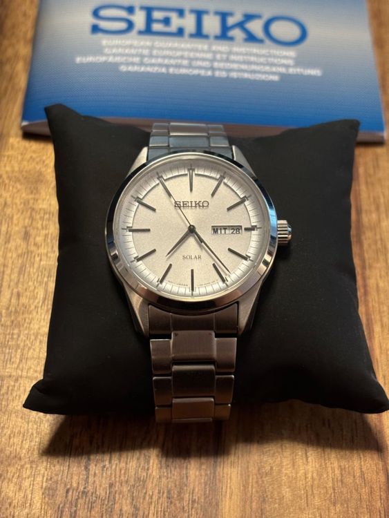 Seiko Solar Day-Date (SNE523P1) | Kaufen auf Ricardo