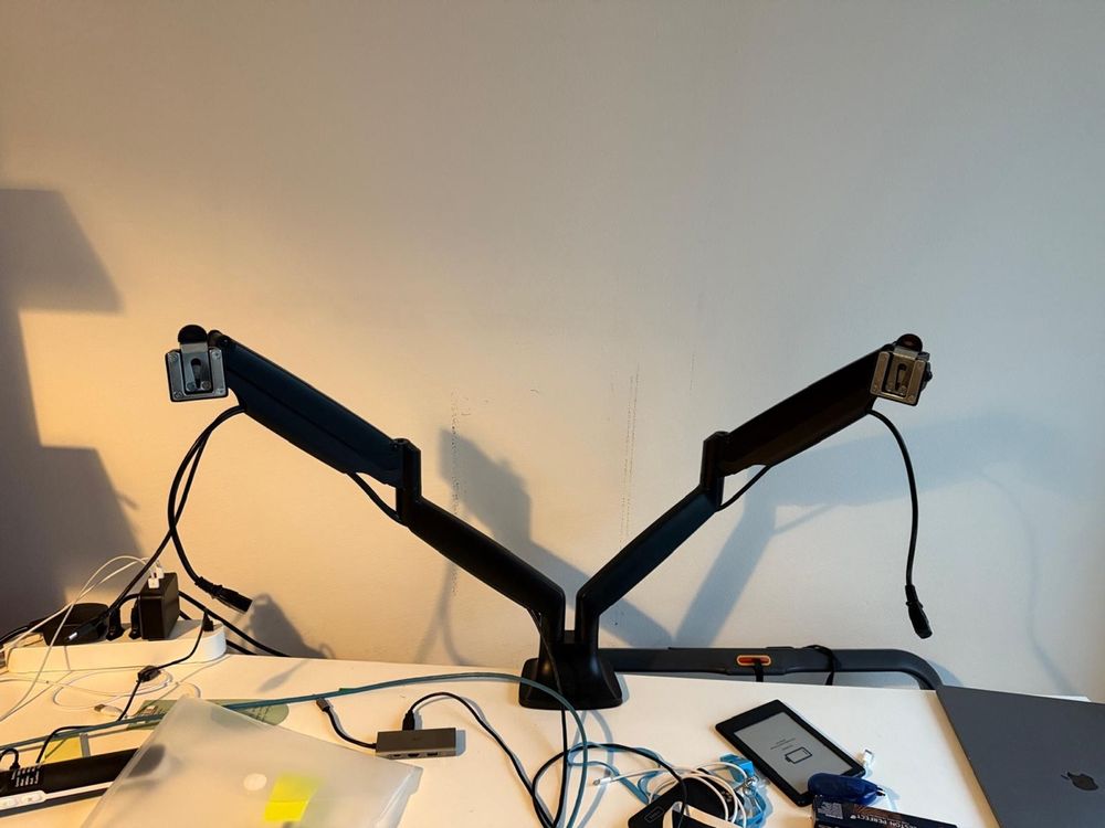 Dual Monitor Desk Mount (Gebraucht) in Dietikon für CHF 30 – nur ...