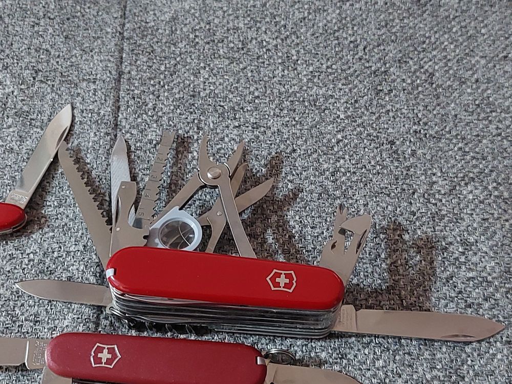 3 rote Victorinox Sackmesser (Gebraucht) in Gossau SG für CHF 50 – mit ...