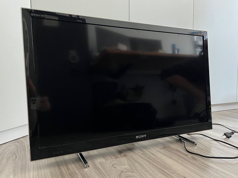 Sony Fernseher mit Standfuss und Wandhalterung | Kaufen auf Ricardo