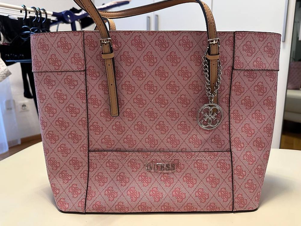 Guess Tasche rosa (Neu (gemäss Beschreibung)) in Niederhasli für CHF 35 ...