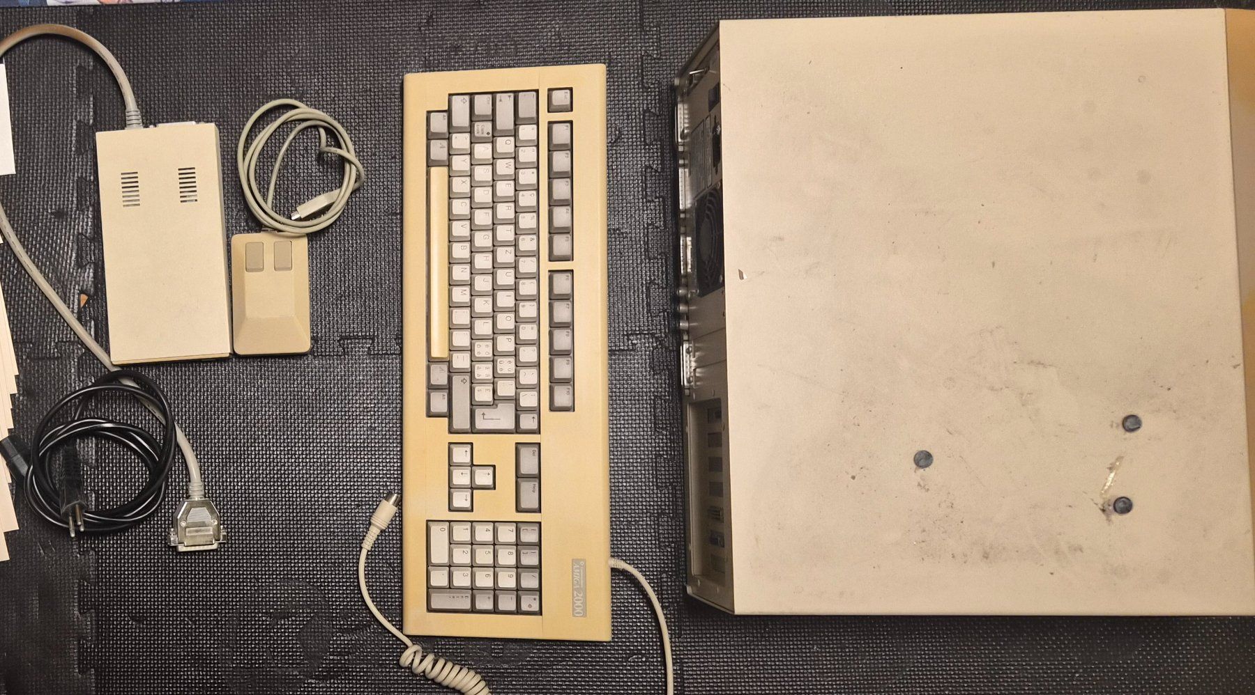 Commodore Amiga 2000 mit Monitor, Tastatur & Software DEFEKT (Defekt ...