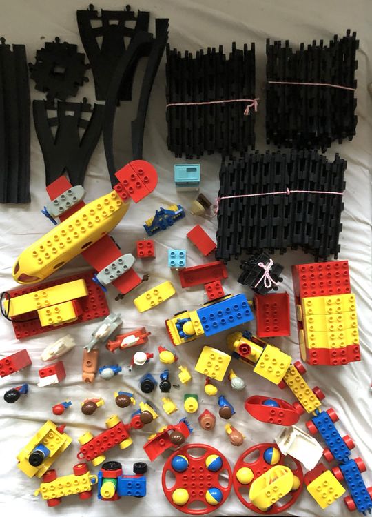 Grosse LEGO Duplo Sammlung mit Eisenbahn und Schienen (Gebraucht) in ...