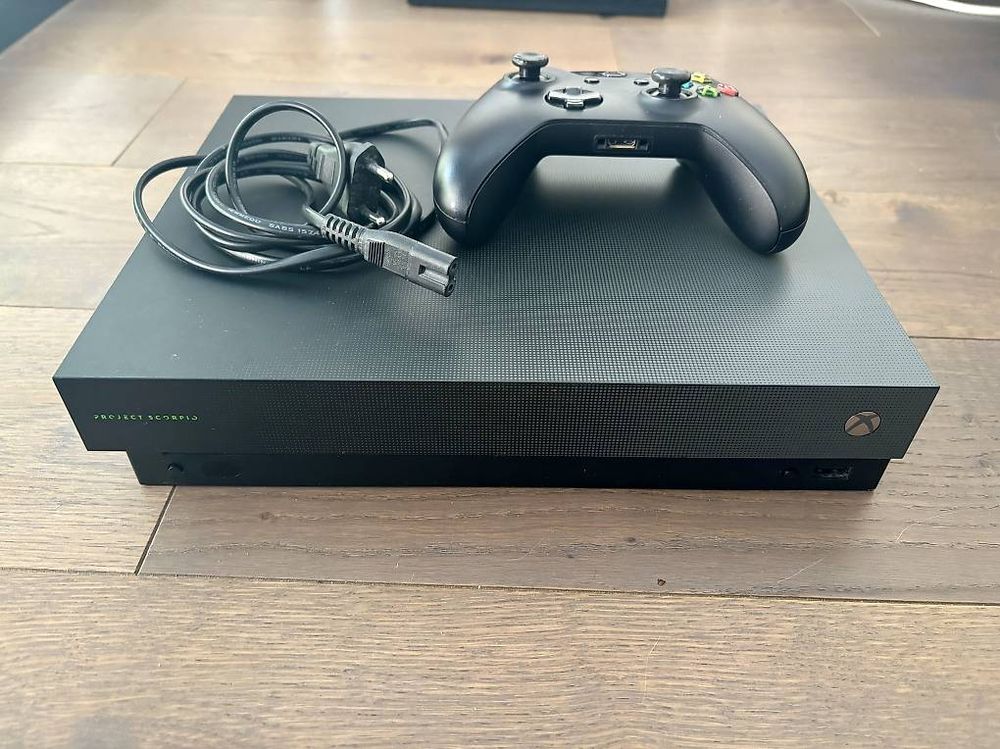 Console Xbox One X Project Scorpion avec 1 To et 4K (Gebraucht) in ...