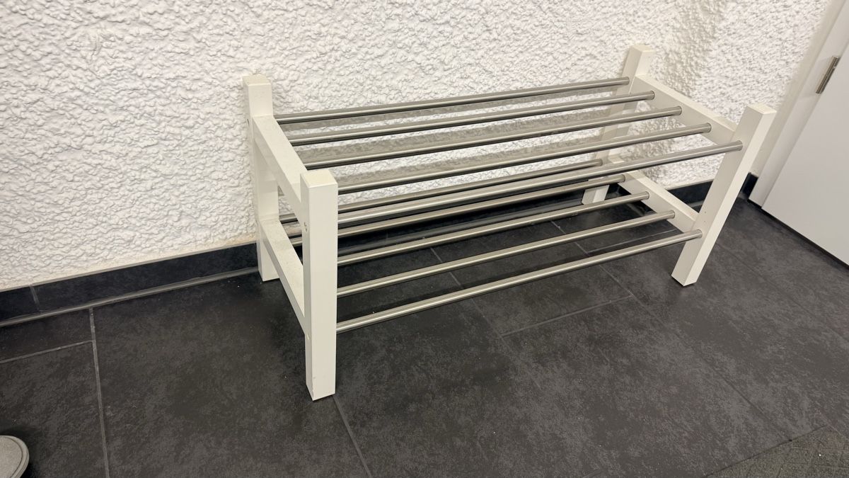 Ikea Schuhregal aus Holz & Metall – stabil und zeitlos (Gebraucht) in ...