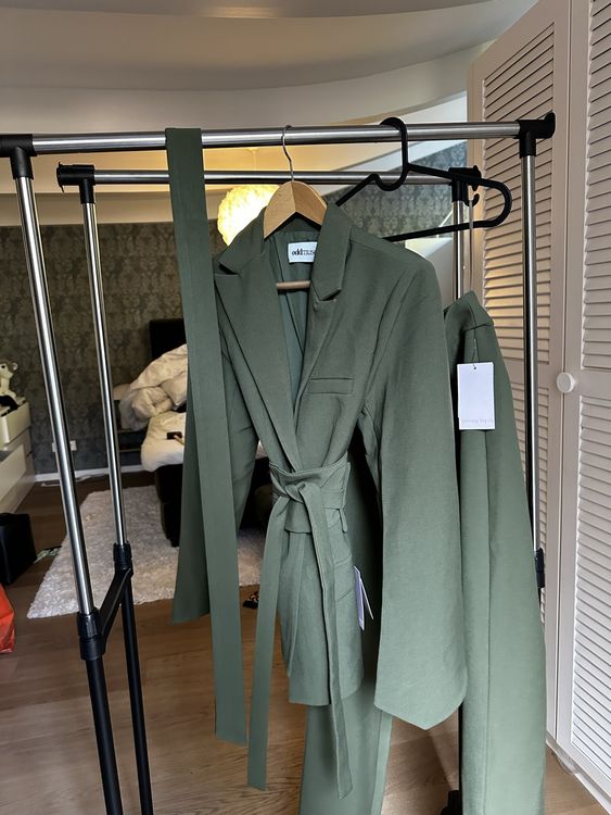 Odd muse - green suit for woman - pants L - blazer M (Neu (gemäss ...