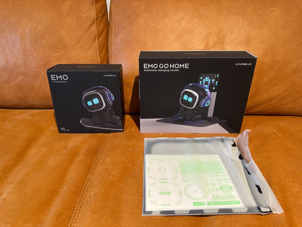 Living AI EMO Robot + EMO go Home Zusatzpaket (Neu und originalverpackt ...