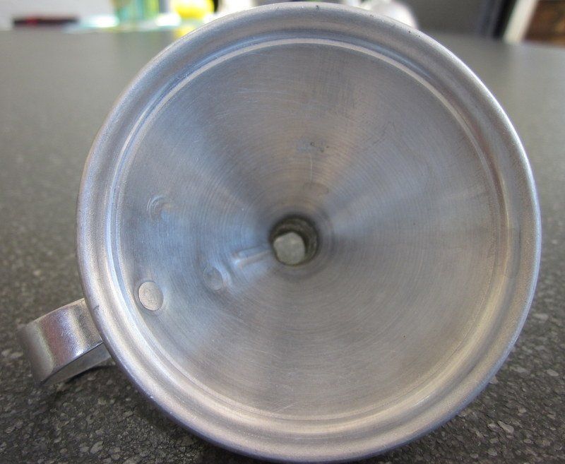 Alter Aluminium -Trichter, Durchmesser 6 cm, mit Alu-Henkel (Gebraucht ...
