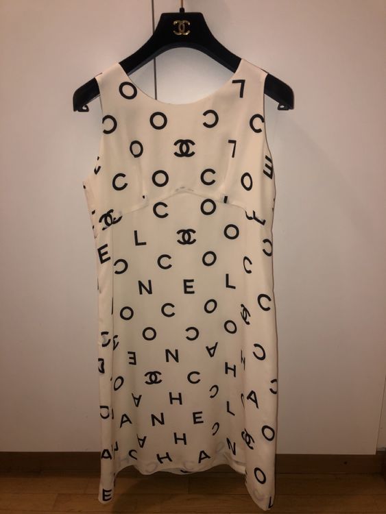 Robe Chanel (Neu (gemäss Beschreibung)) in Versoix für CHF 1400 – mit Lieferung auf Ricardo kaufen