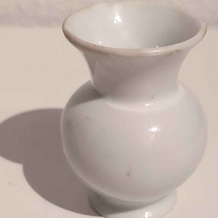 Hübsche kleine KPM Vase aus Porzellan | Kaufen auf Ricardo