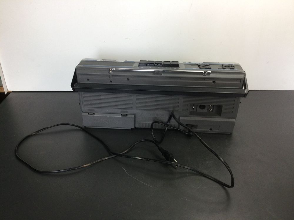 Philips Compact Line D 8118 Radio FM + Kassettenspieler (Gebraucht) in ...