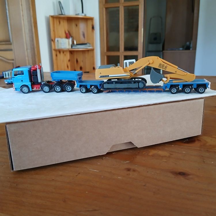 Herpa MAN TGA 41.560 Tiefbettsattelzug + Bagger (Neu (gemäss ...