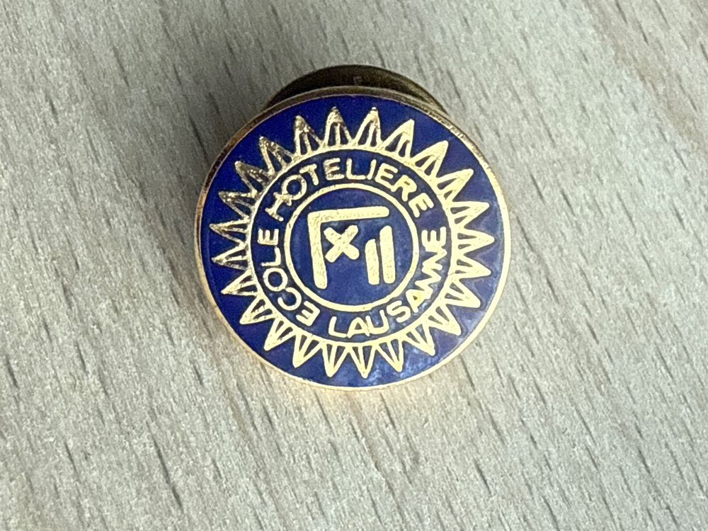 Pin Ecole Hoteliere Lausanne (Gebraucht) in Glattbrugg für CHF 1 – mit Lieferung auf Ricardo kaufen