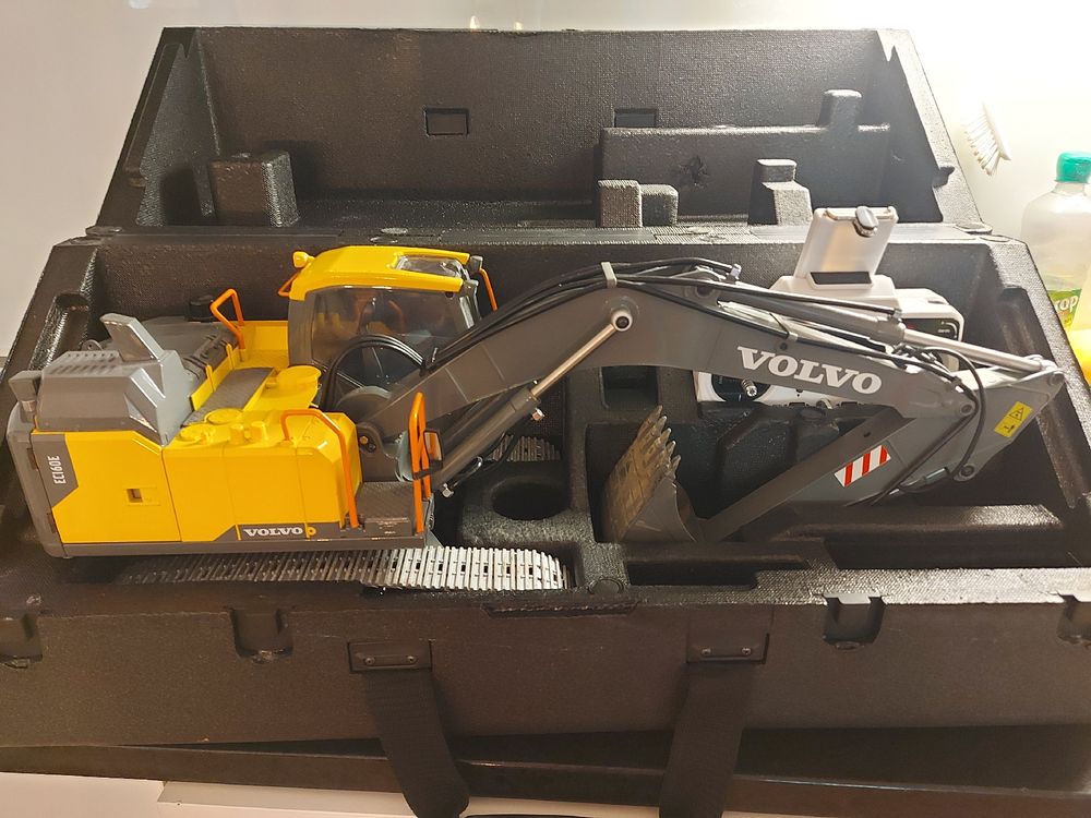 Volvo 160E 1:14 (Neu (gemäss Beschreibung)) in für CHF 500 – nur ...