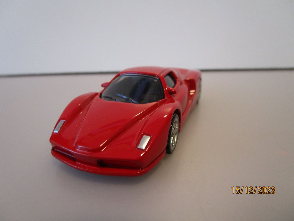 SIKU FERRARI ENZO FERRARI - 0864 (Neu (gemäss Beschreibung)) in Chêne ...