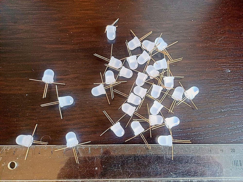 PL9823 F8 8mm RGB LEDs (Gebraucht) in Wollerau für CHF 6 – mit ...