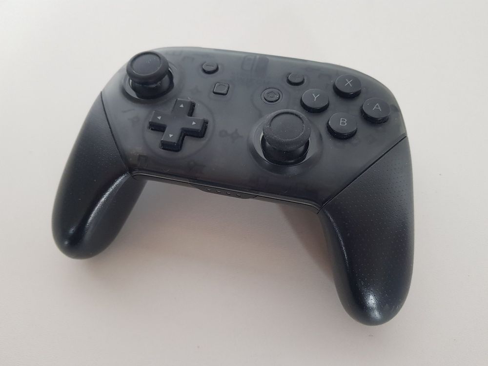 Nintendo Switch Pro Controller Schwarz - Top | Kaufen auf Ricardo
