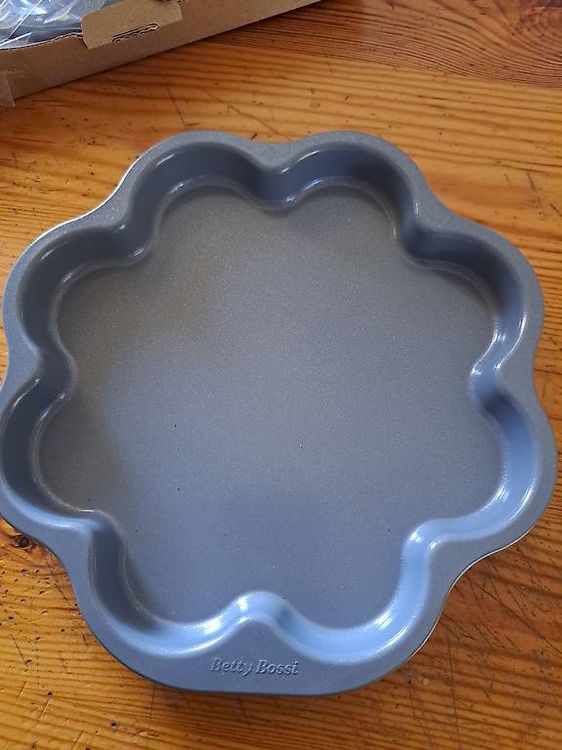 Betty Bossi Blumen Backform (Gebraucht) in Sattel für CHF 15 – mit ...