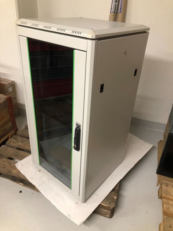 EDV Schrank Rack (Gebraucht) in für CHF 60 – nur Abholung auf Ricardo ...