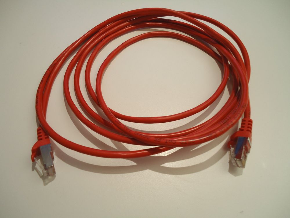 Ethernet Kabel rot RJ45 3m (Gebraucht) in Emmenbrücke für CHF 1 – mit ...