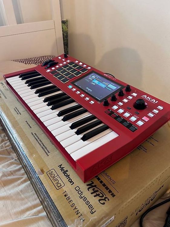Akai MPC Key 37 mit Jura & StagePiano Plugin (Gebraucht) in ...