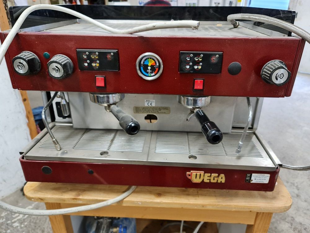 Machine à café professionnelle WEGA (D'occasion) à Neuchâtel pour CHF ...