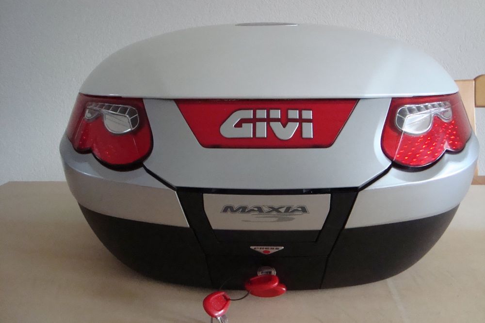 Top - Case Givi Maxia 3, 55 Liter, Schwarz Matt (Gebraucht) in Weinfelden für CHF 30 – nur ...