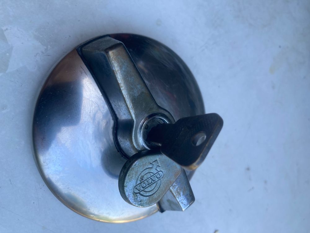 Tankdeckel Volvo Abschliessbar Occ. mit 1Schlüssel (Gebraucht) in ...