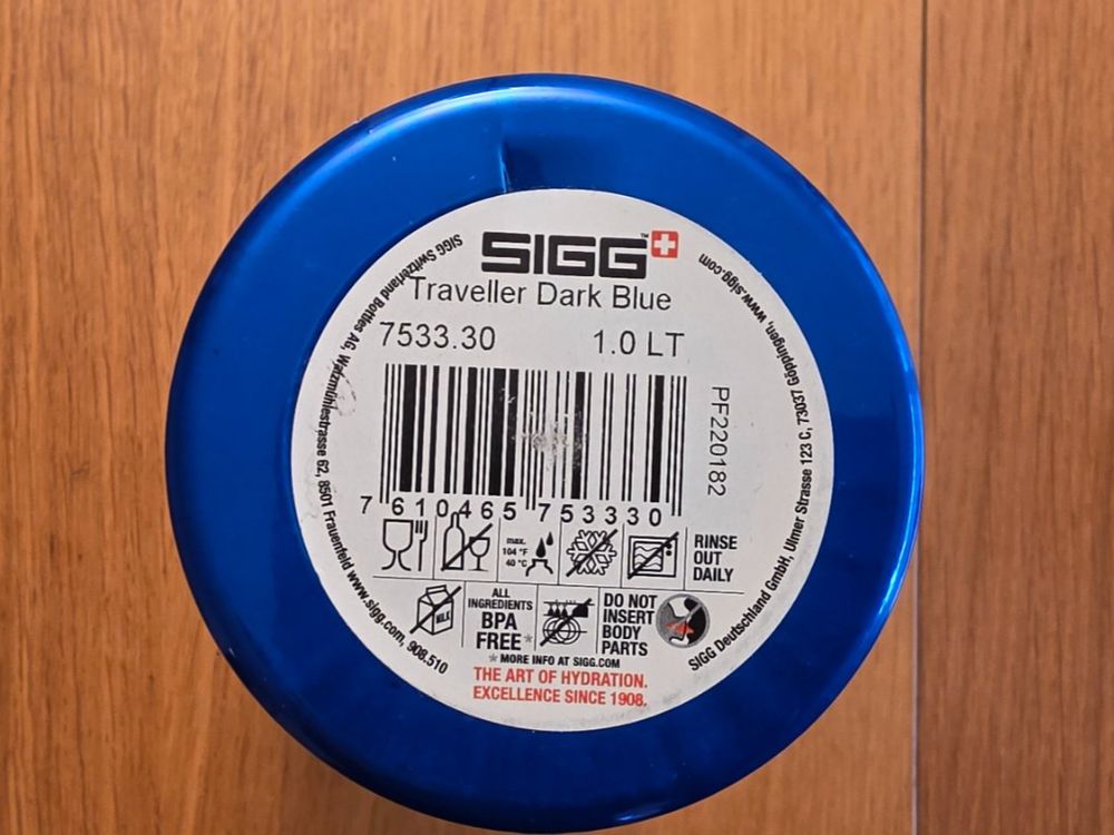 Bouteille gourde SIGG Traveler dark blue 1l (D'occasion) à St-Sulpice ...