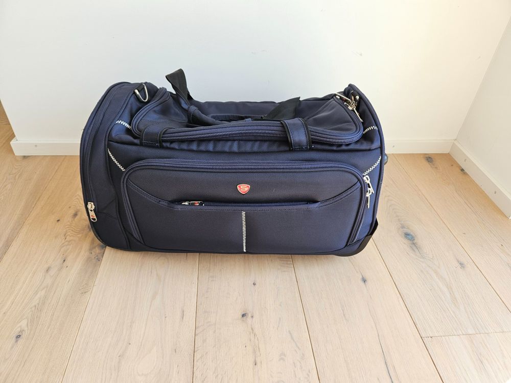 Reisetasche Sakkos gleich wie ein Trolley mit Rollen & Griff | Kaufen ...