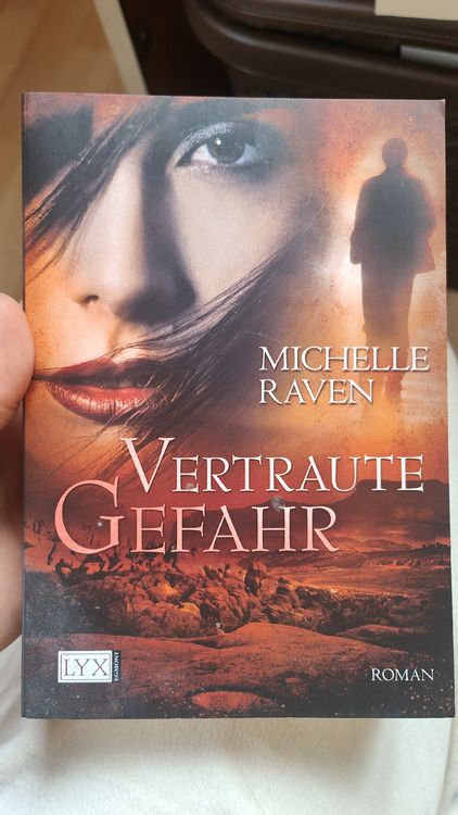 Michelle Raven - Vertraute Gefahr - Roman (Gebraucht) in Vilters für ...